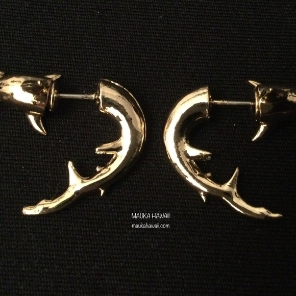 Mauka Hawaii | Jewelry | Hammerhead Ocean Shark Gold Tone Stud Earrings ...